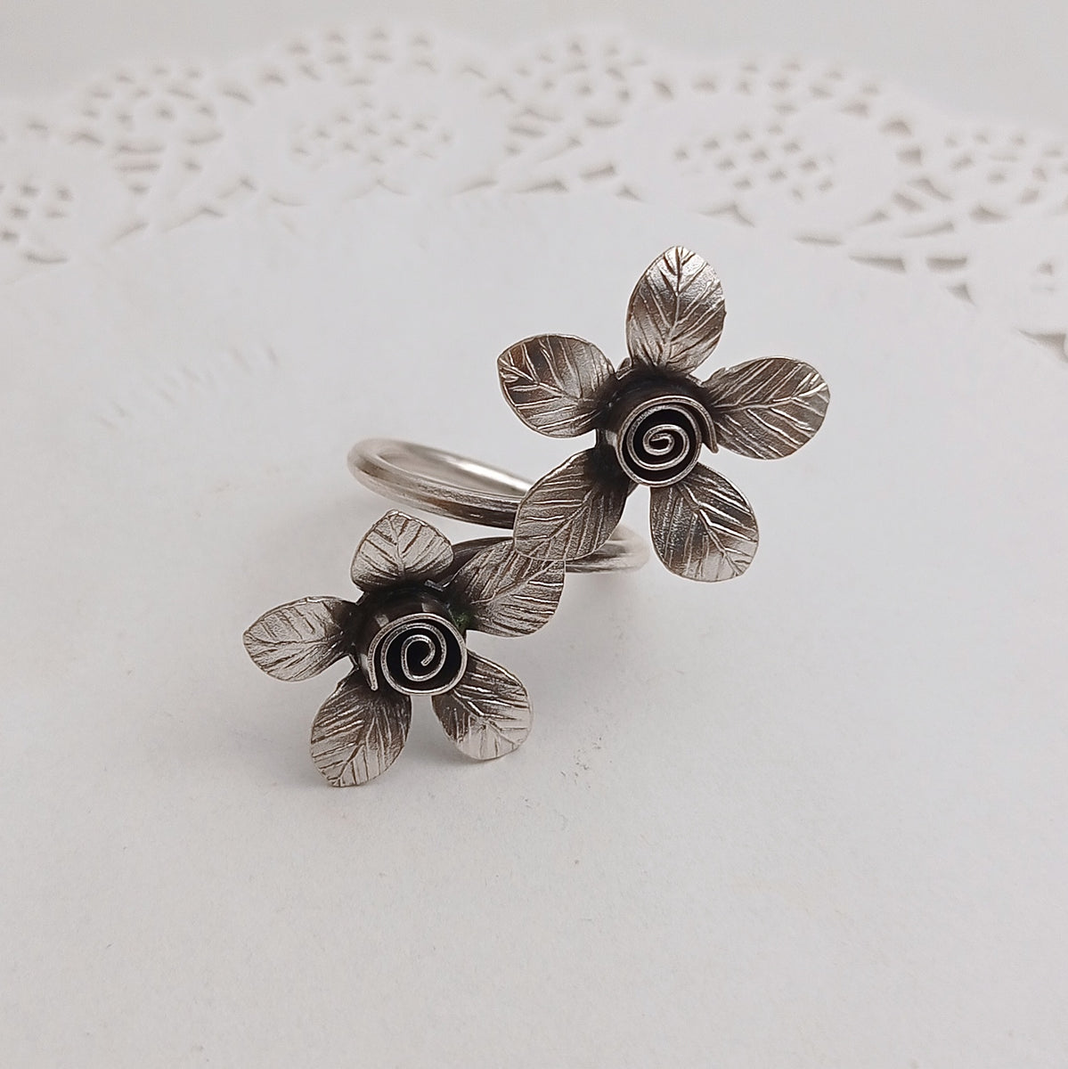 Two flower ring – Silver Streak Store